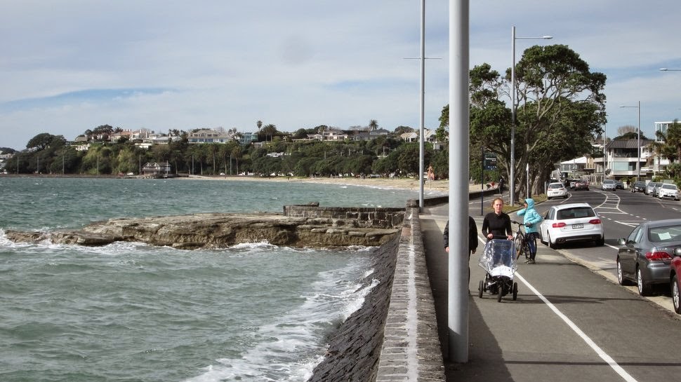 Tamaki Drive - Circuler en bord de mer vers l'Est