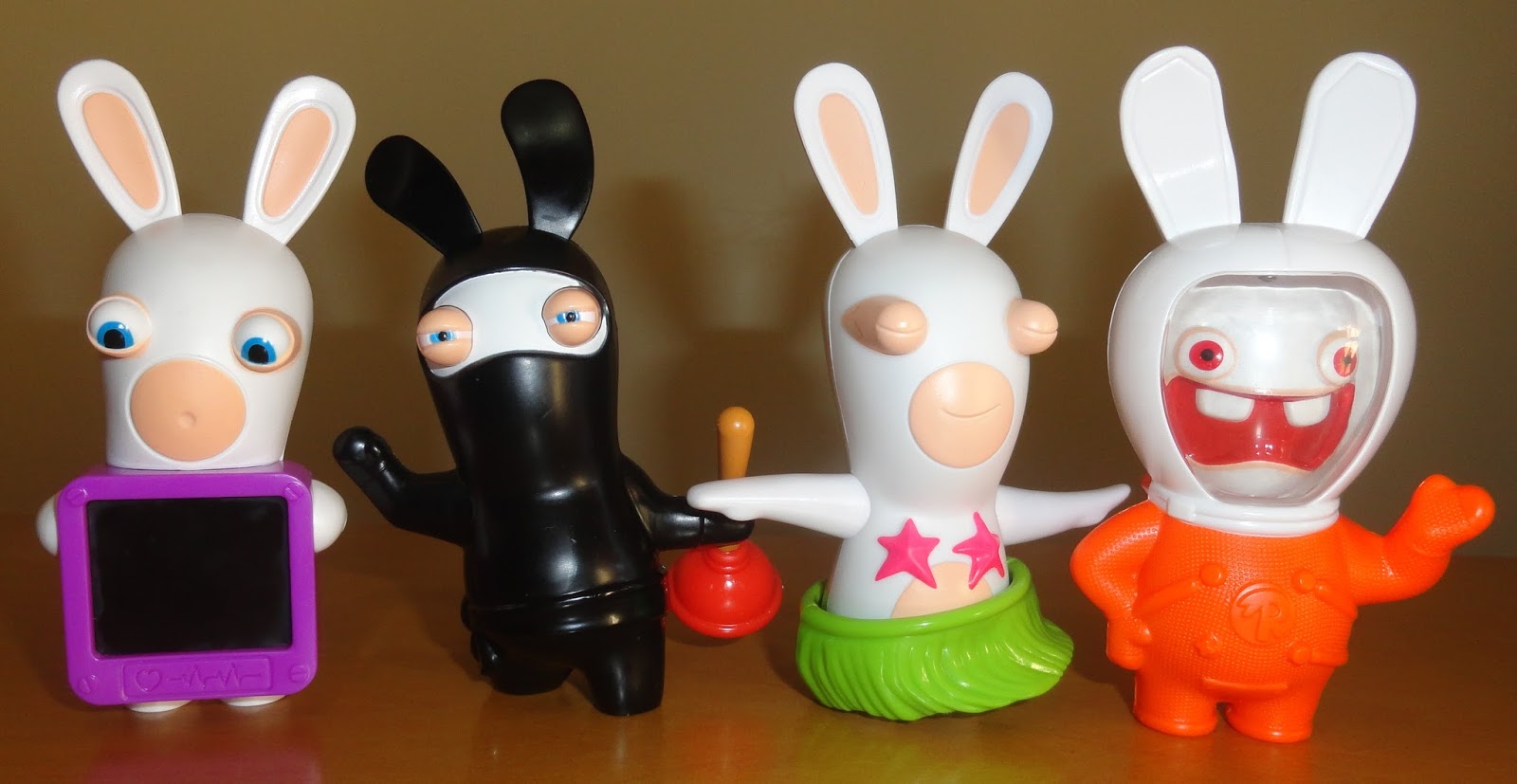 Vida de Leleca: NOVOS BRINQUEDOS McDONALD´S RABBIDS AGOSTO 2015!!!