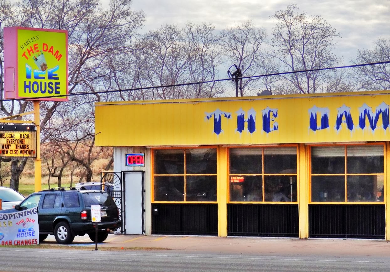 H-Town-West Photo Blog: Harvey's Icehouse on Highway 6: "The Dam Ice House"
