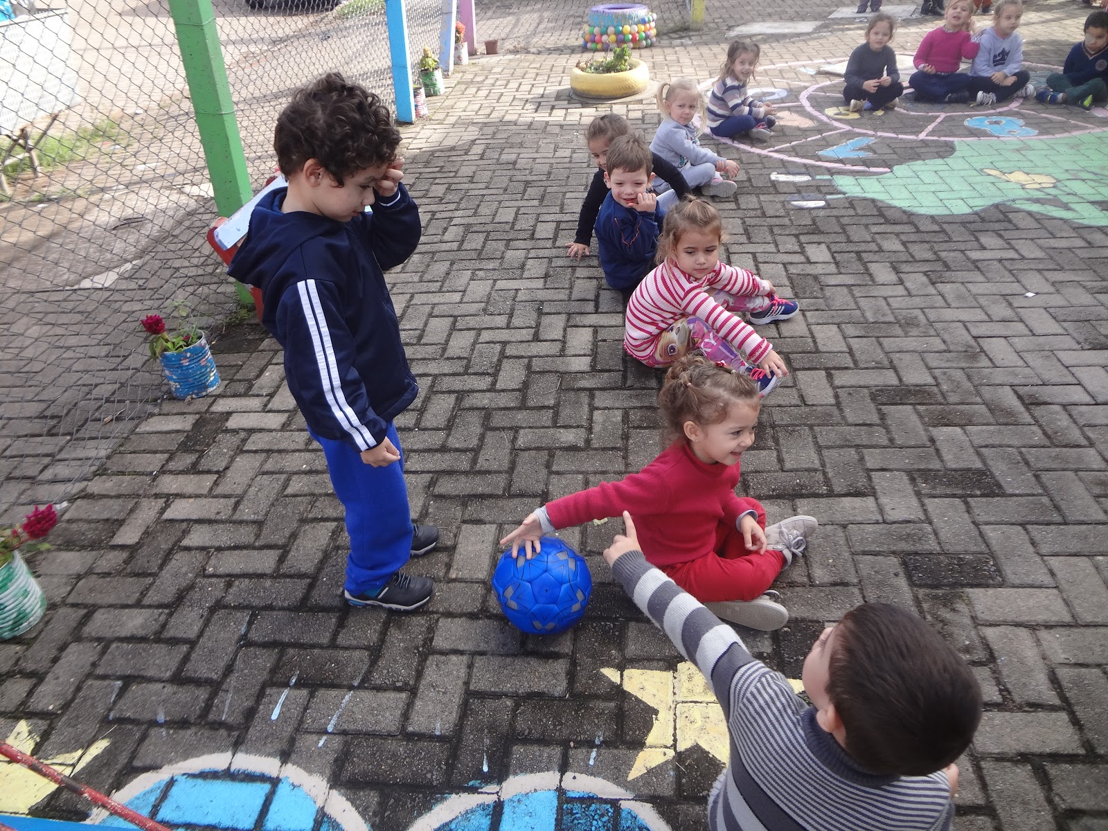 EMEI Sempre Viva: Semana do Brincar! Brincadeira do Ovo-Choco na turma ...