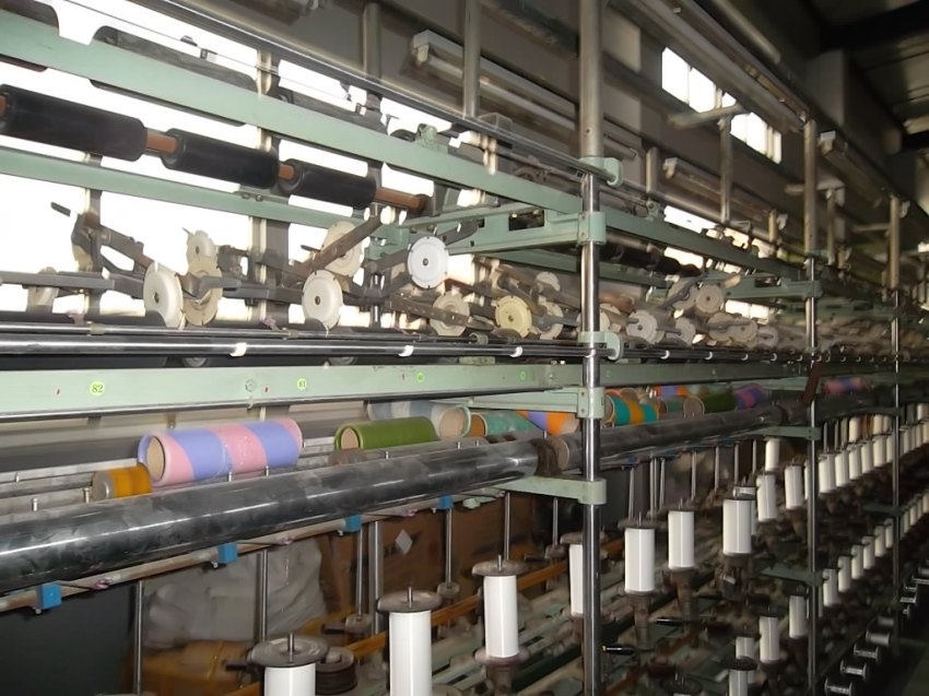 Used textile machines: COVERING MACHINES FOR METALLIC YARN