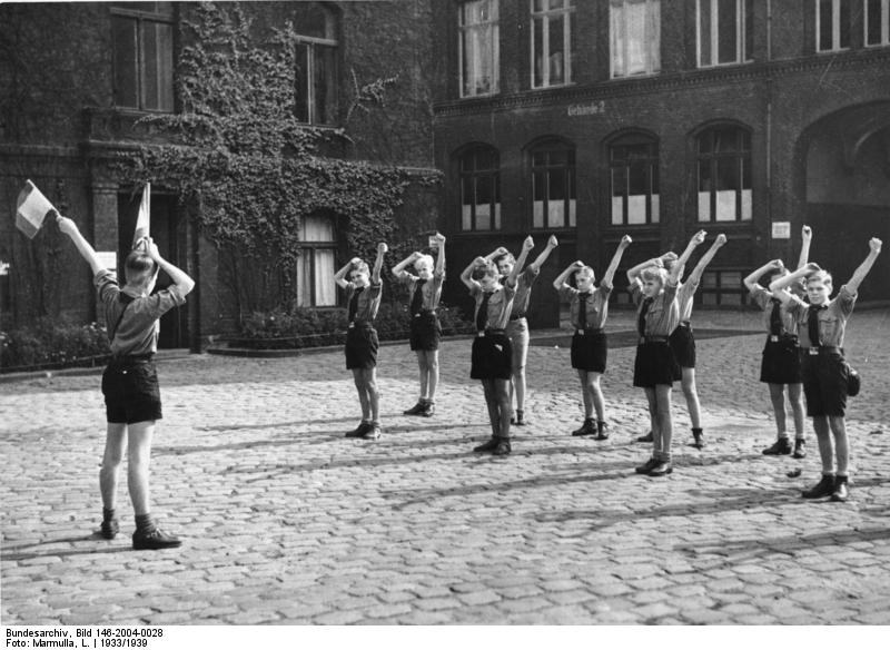 60 Vintage Photographs Document Daily Life of Hitler Youth Members ...