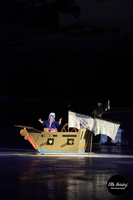 Ellie Hetebrij, The Photographer: Panto Collection: Dick Whittington On Ice