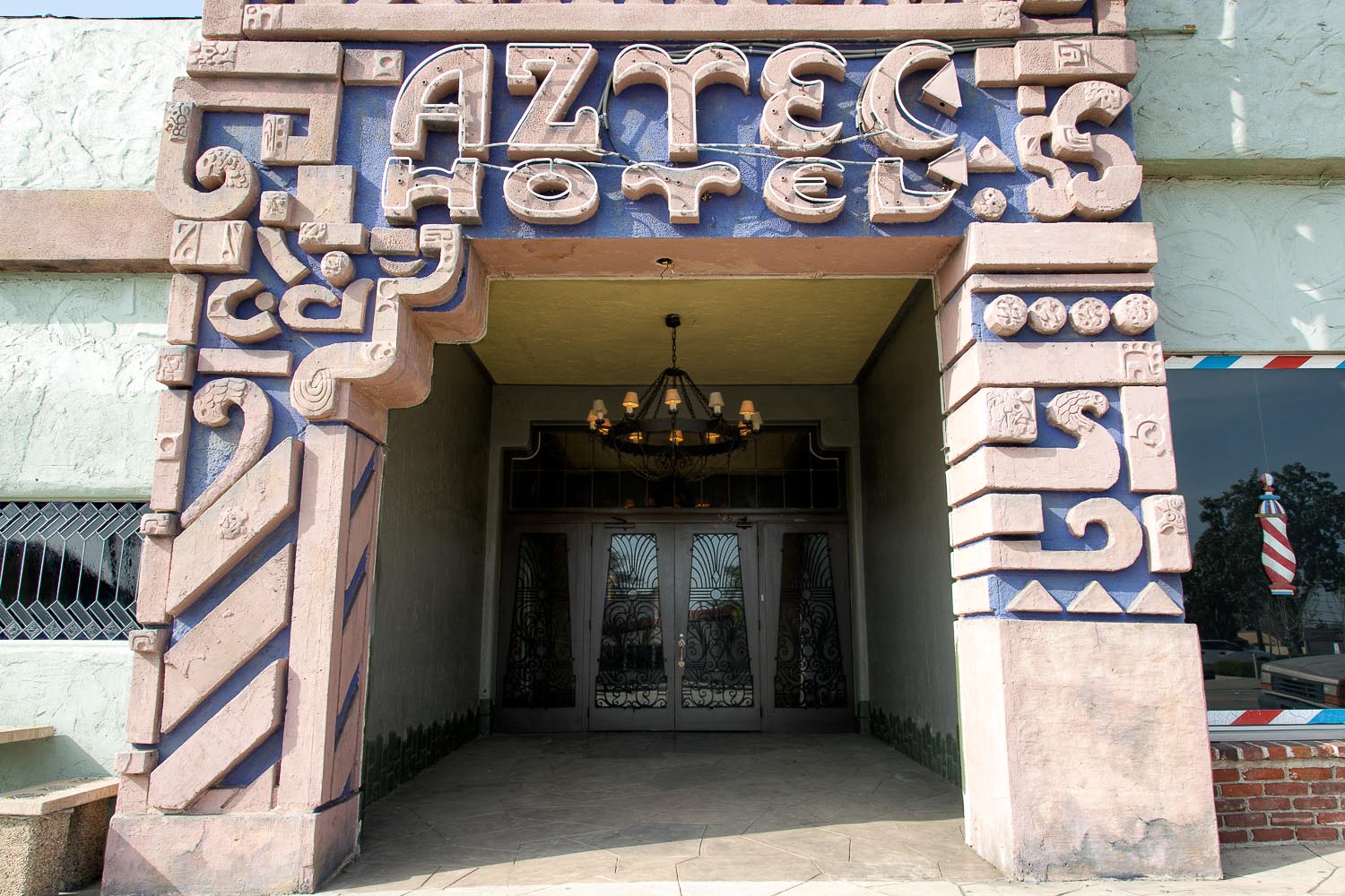Aztec Hotel Monrovia - Mayan Bar And Grill