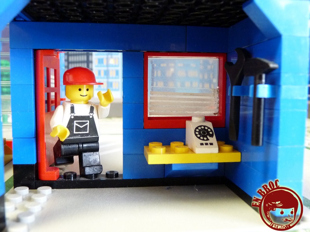 en-broc: Lego 1966 : Car repair shop, 1985