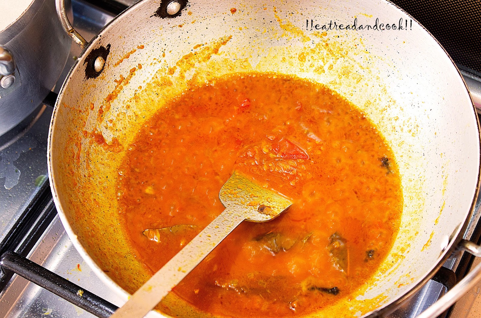 Fulkopi Chingrir Torkari / Bengali Style Cauliflower and Prawns Curry