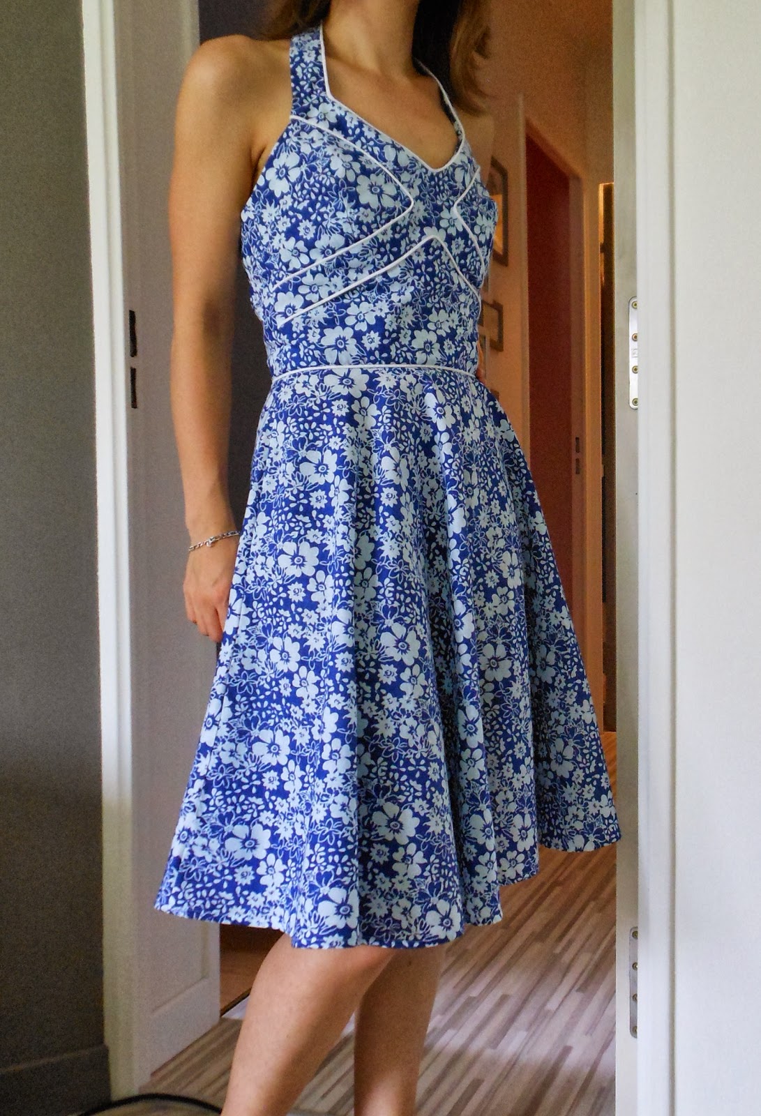 Mes ptites mains en action: Robe 50's n°133 Burda Juillet 2012