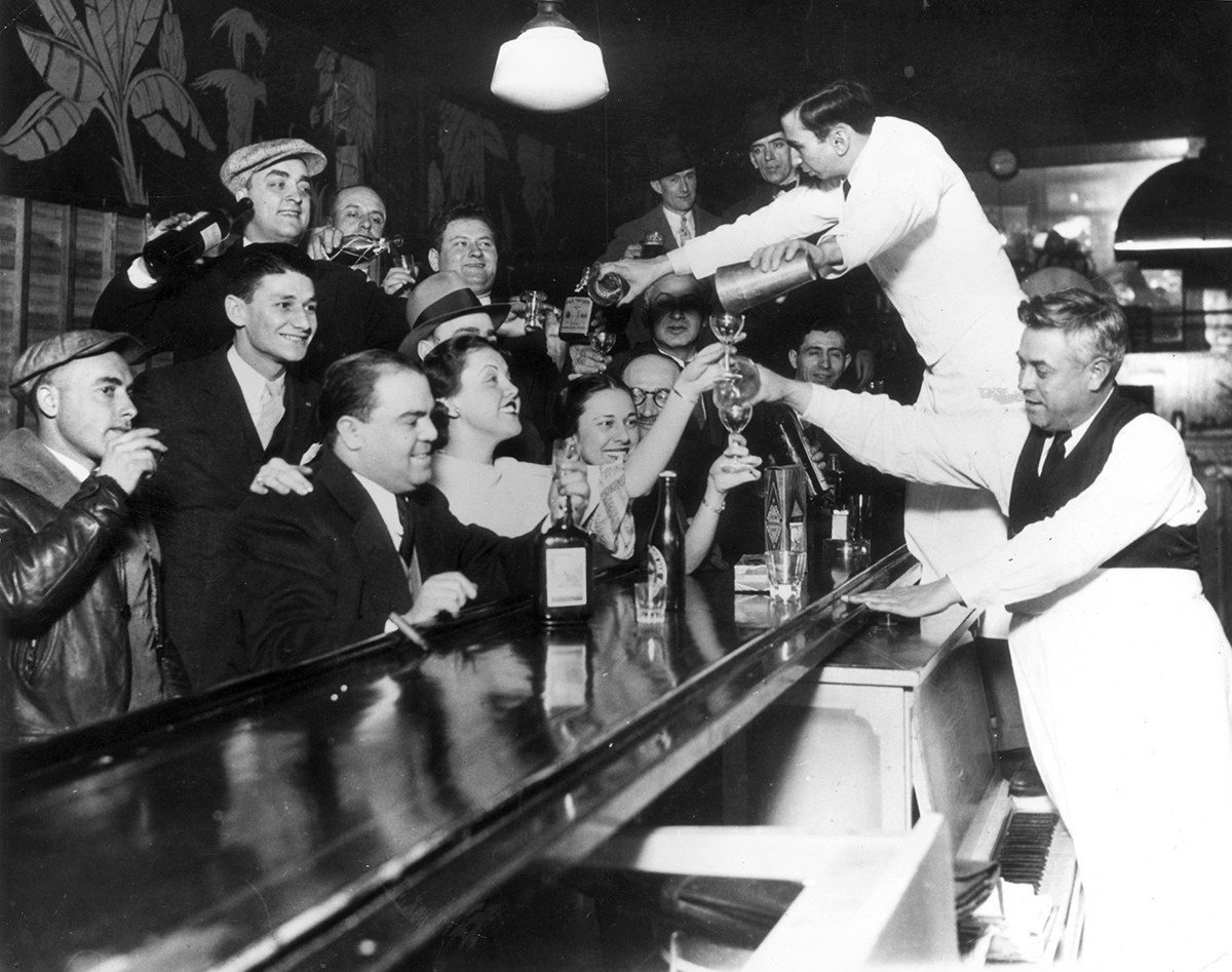22 Vintage Photos Show What America Looked Like When Alcohol Was ...