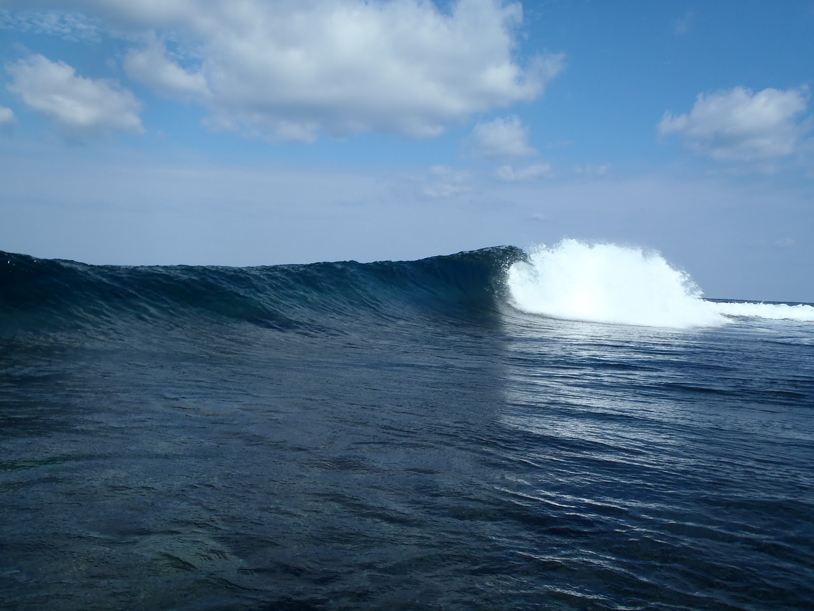 Happy Surfing Okinawa: waves today!!