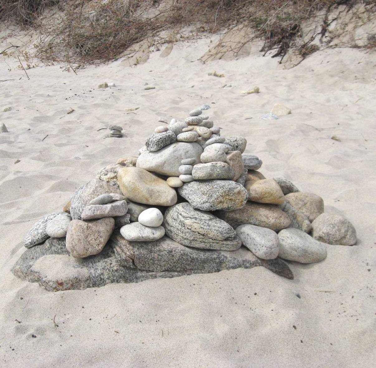 Windswept at the Beach: Spontaneous Stone Sculptures at the Beach ...