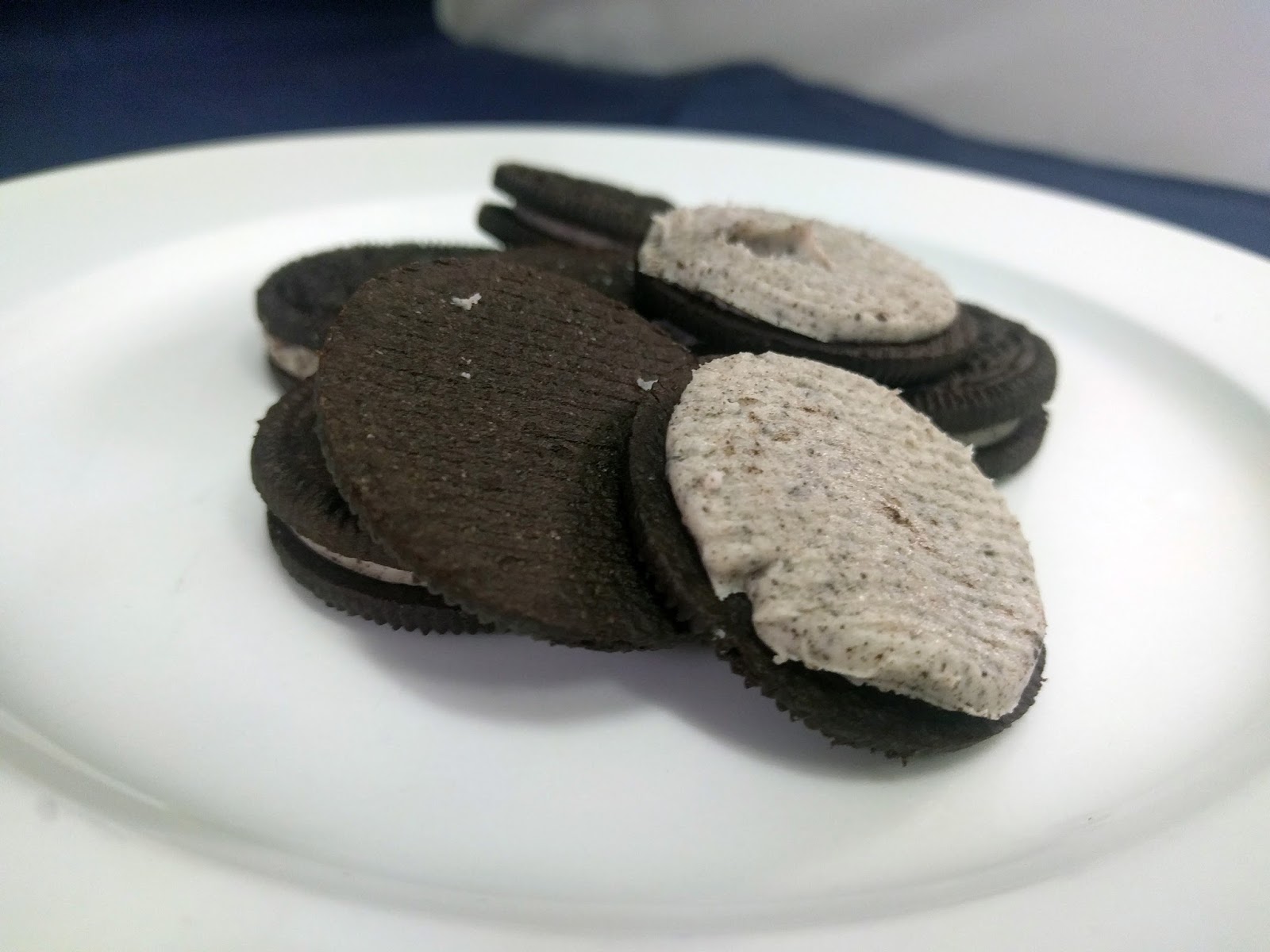 The Food Kingdom: Cookies & Creme Oreos: Not Bad, Just Pointless