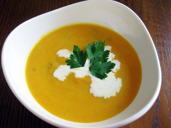 Dragon's Kitchen: Carrot, Ginger & Parsley Soup