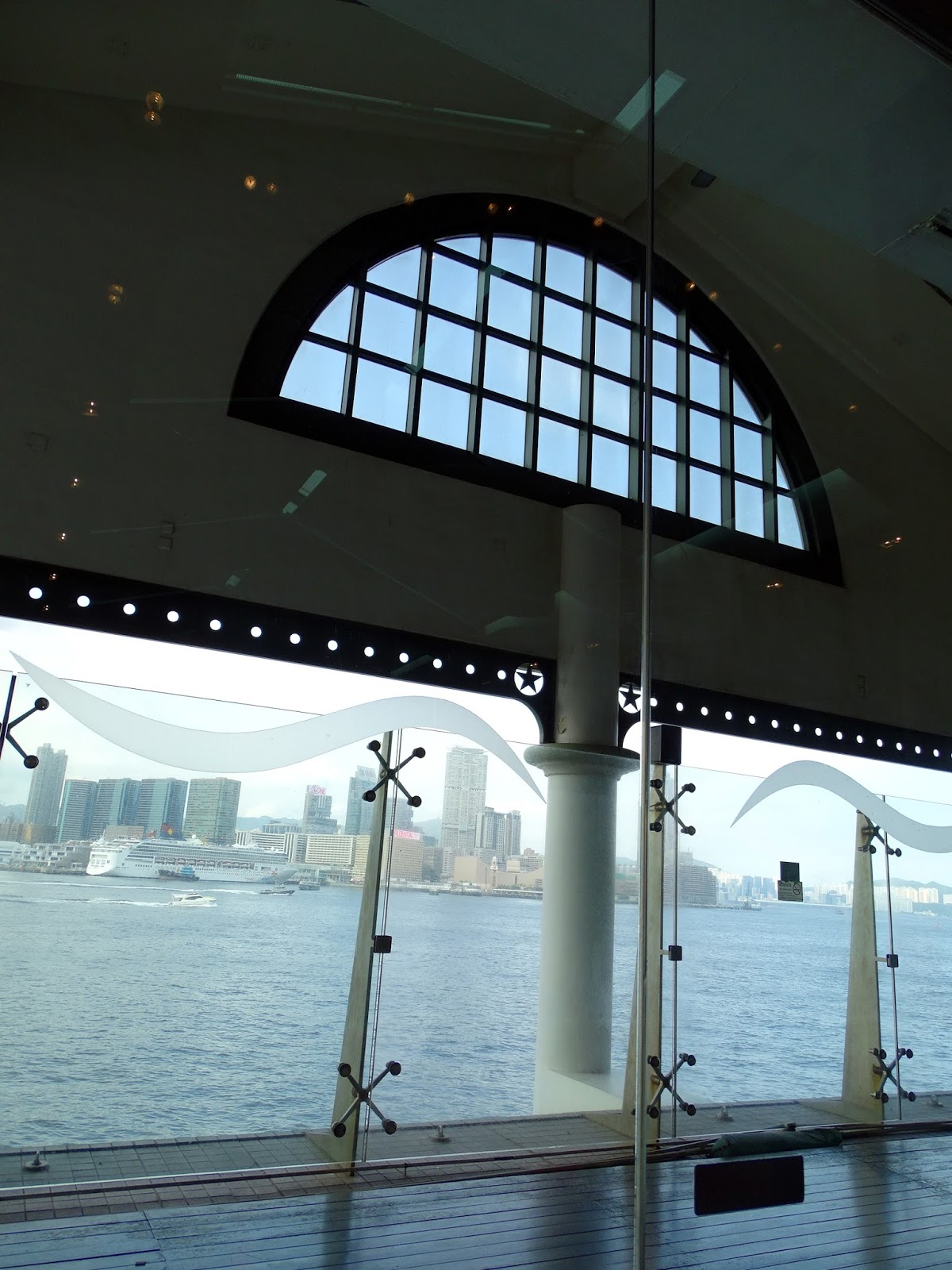 Watermark Seafood Bar and Grill (Hong Kong, CHINA) ★★★☆☆ | A traveling ...