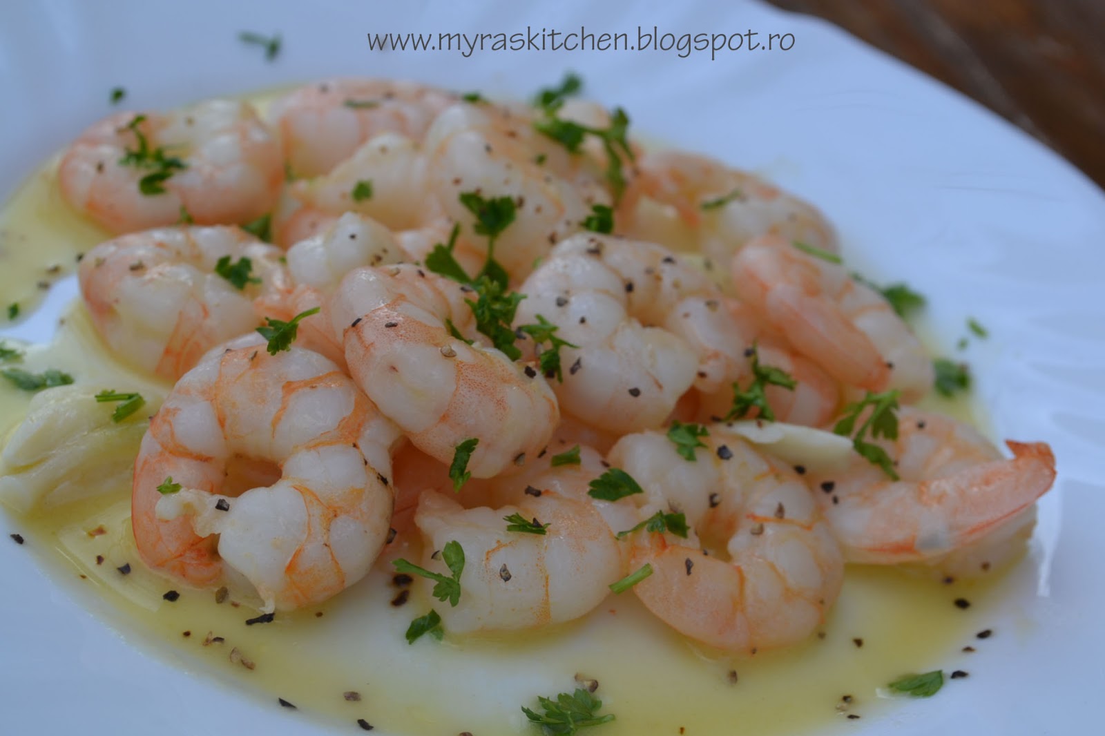 Myra's kitchen: Creveti cu usturoi la tigaie