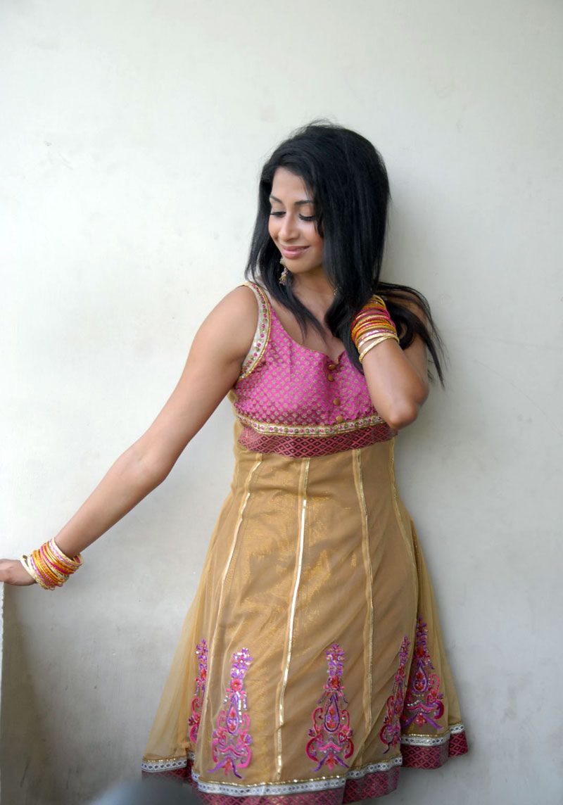 Desireable Super Hot girl Gayatri Hot Pics | Dreamgirls