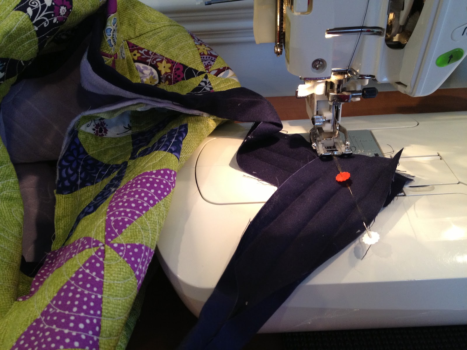 Sarcastic Quilter: Making & attaching binding... easy, easy method!