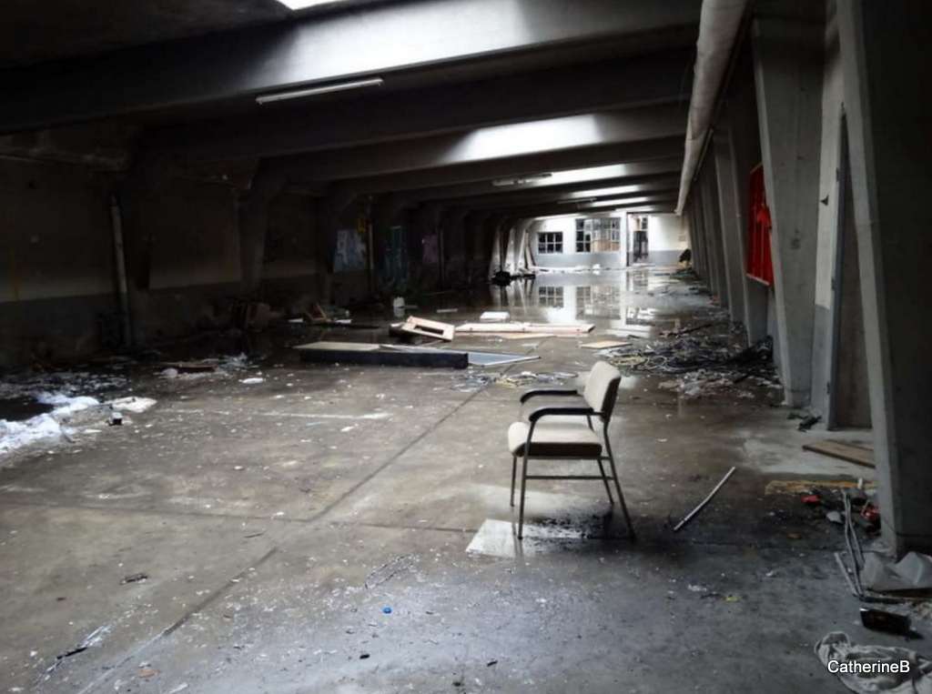 Que des traces de pas: La clinique (hôpital) du diable : les bâtiments ...