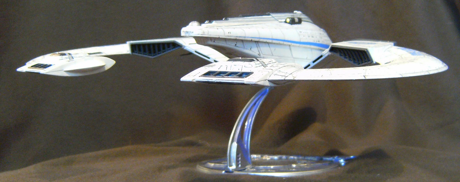 Happyscale-Modellbau: N.S.E.A. Protector (Galaxy Quest) - Pegasus Model ...