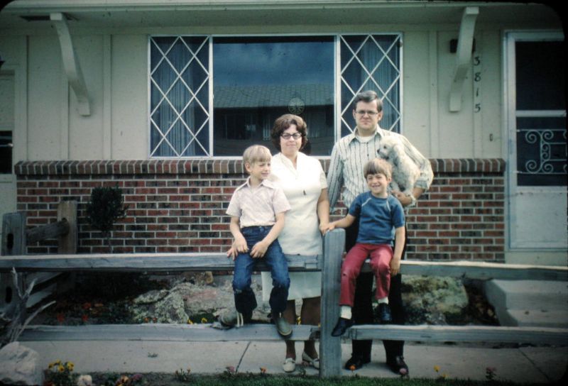 46 Intimate Pictures That Recall Family Portraits in the 1970s ...