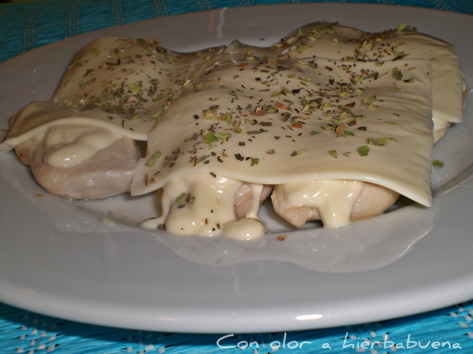 Con olor a hierbabuena: Filetes de pollo con queso