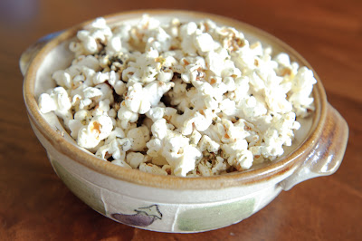 The Frugal Girlmet: Furikake Popcorn