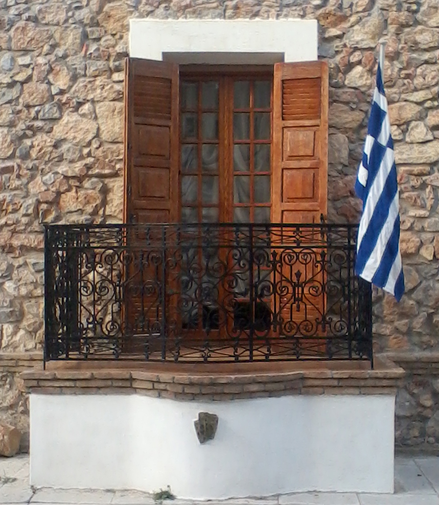Σημαία στο μπαλκόνι | Η Αλήθεια