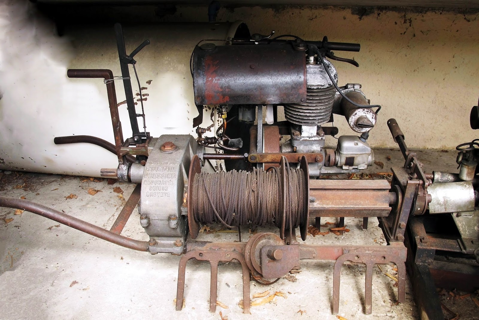 Histoire et histoires d'Arnex sur Orbe: Les treuils de vigne