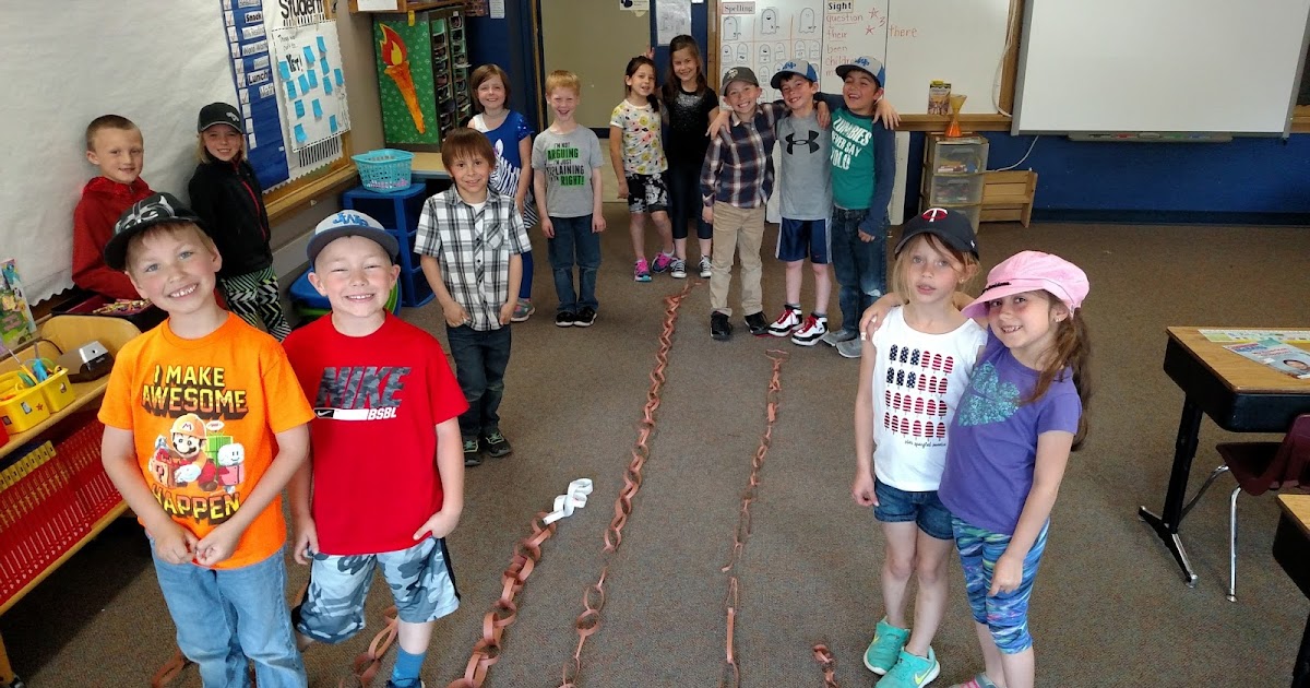 Mrs. Leiferman's Class Blog: Longest Paper Chain Challenge!