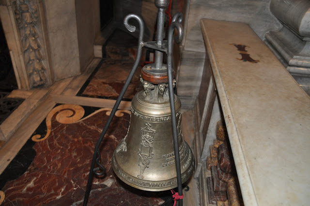 Orbis Catholicus Secundus: The Consecration Bell for Papal Masses in ...