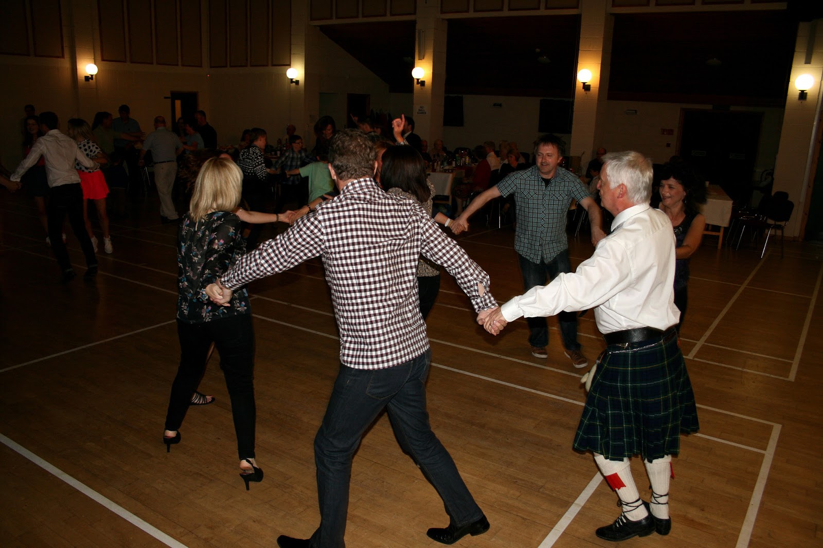A year in Scotland: 22 - 23 June: Ceilidh, Drum Castle and Castle Fraser