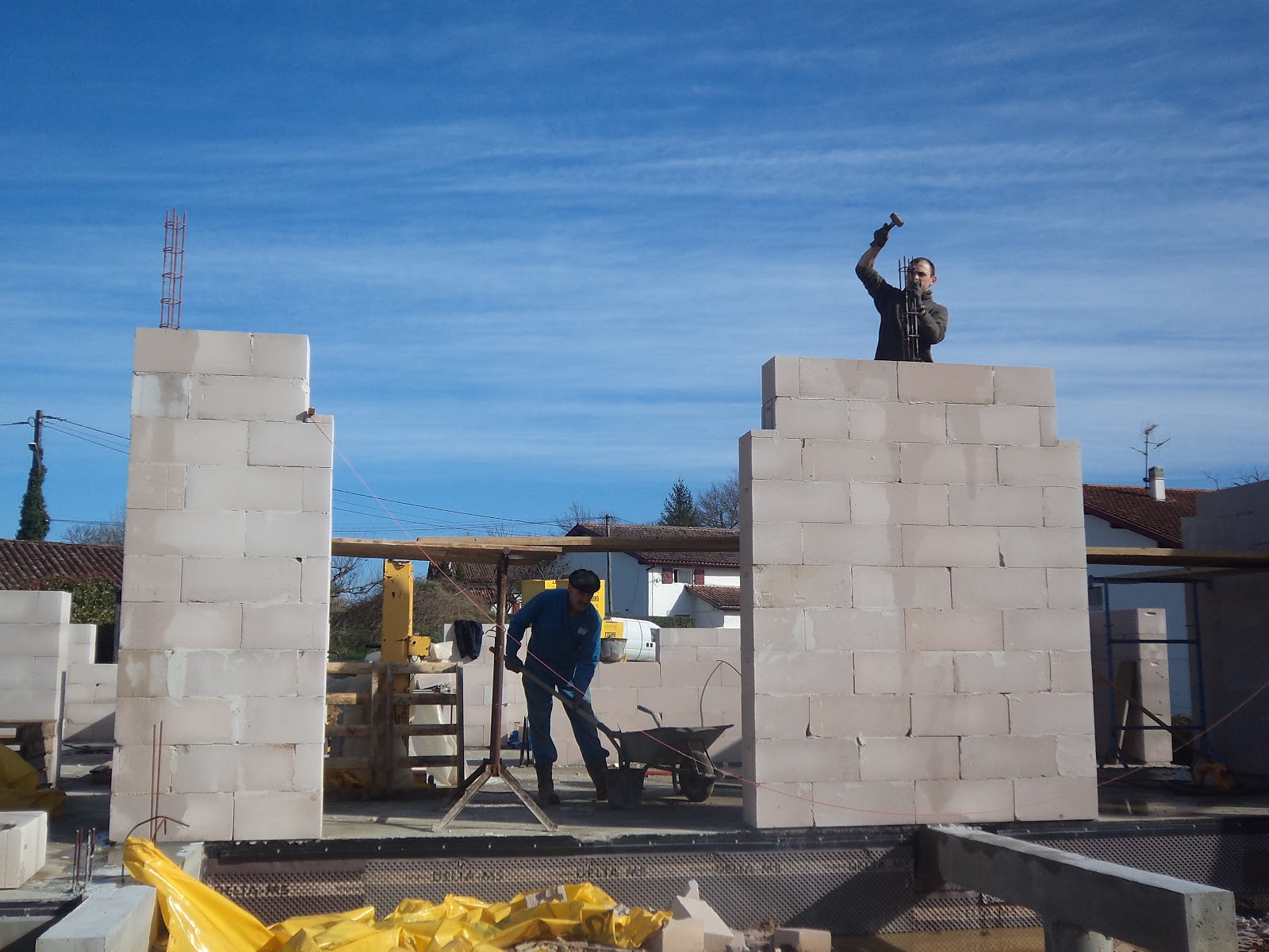 La maison de la plénitude du bonheur: Début du chaînage vertical
