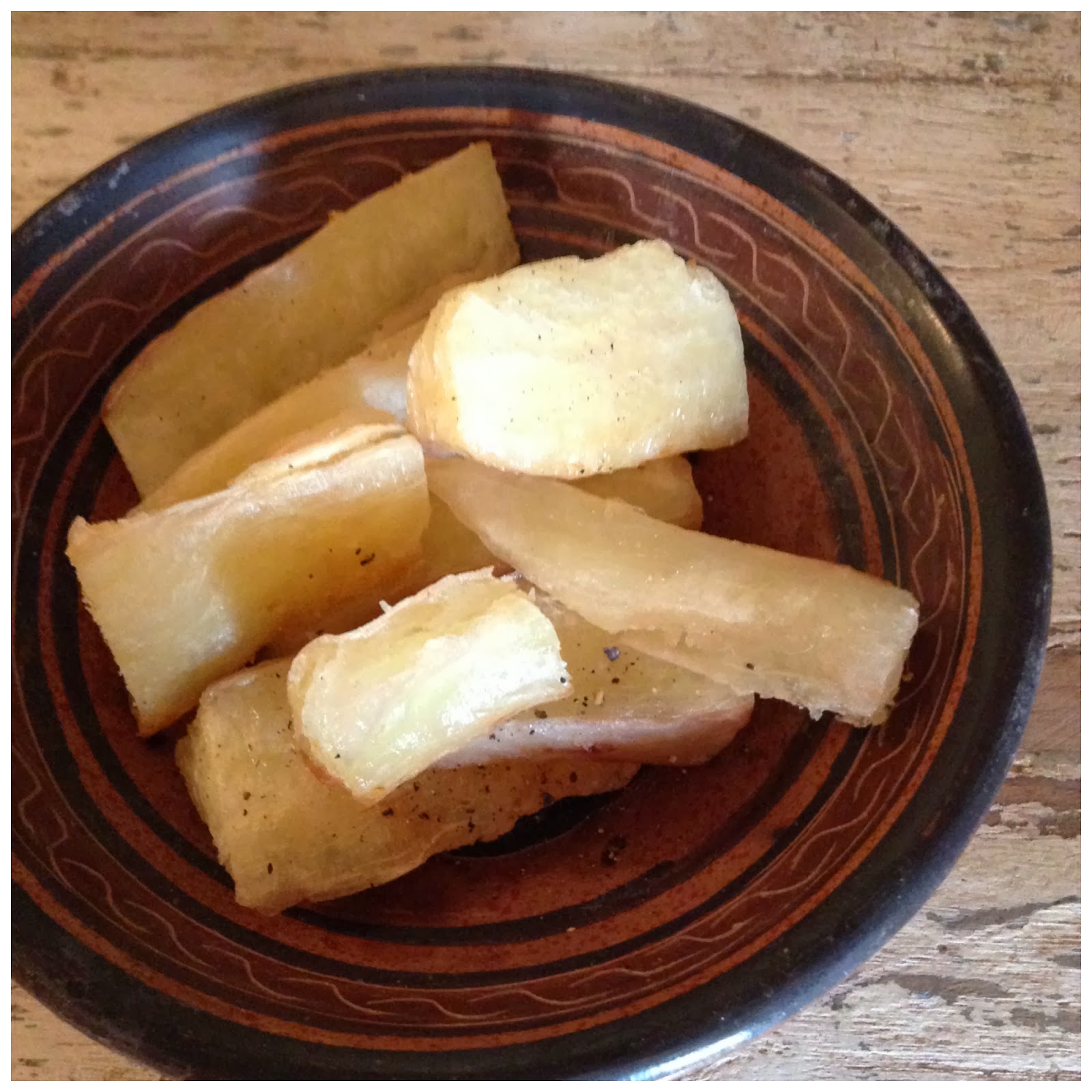 y tan flamenca!: receta: yuca frita - recipe: fried yucca