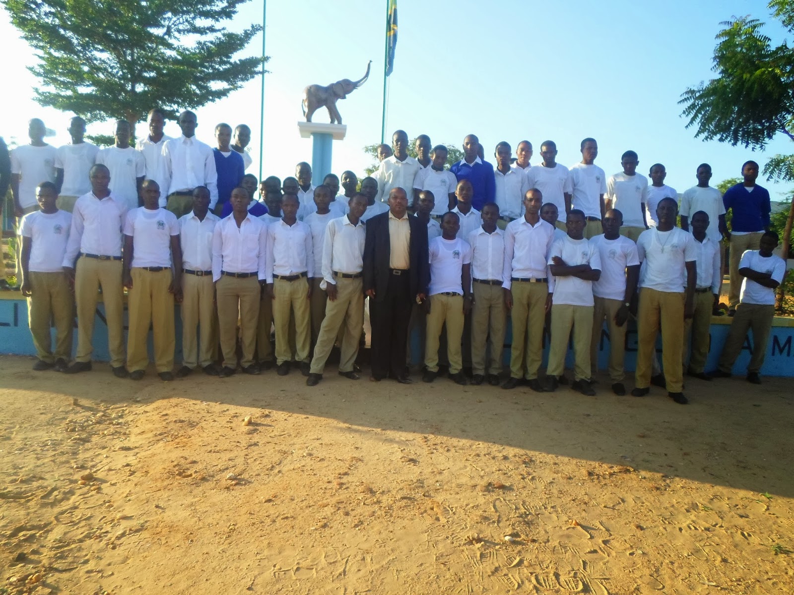 Nyerere High School Migoli : MKUU WA SHULE AKIZUNGUMZA NA WANAFUNZI WA ...