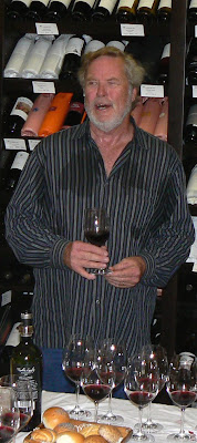 Langley es el creador de Cops , serie documental yanki que lleva más de ...