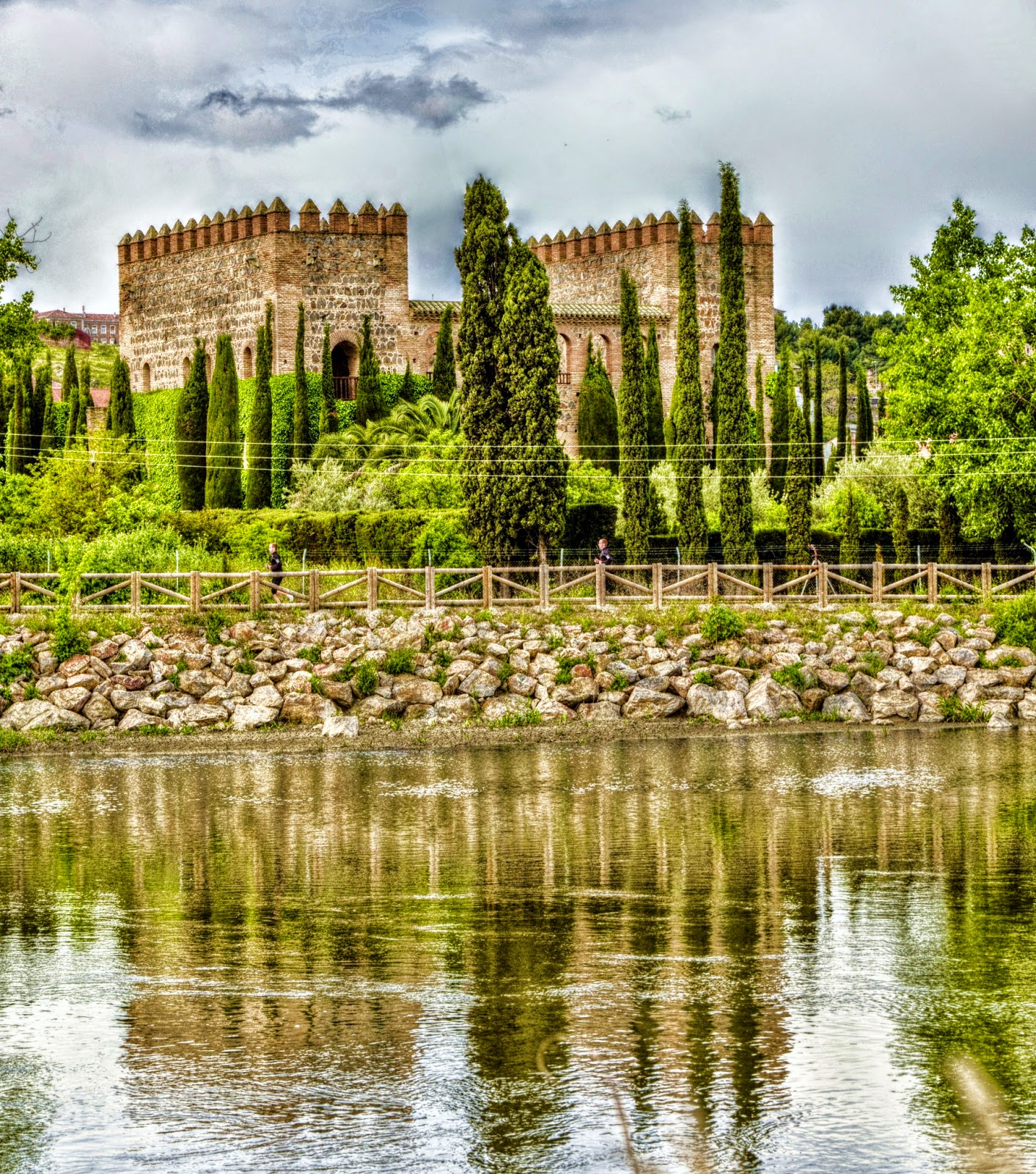 FOTO DE TOLEDO. RETAZOS DE COLOR: PALACIO DE GALIANA CON TOLEDO DE FONDO