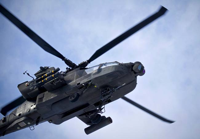 Vndata: In pictures, Powerful showing of AH-64 Apache attack helicopter