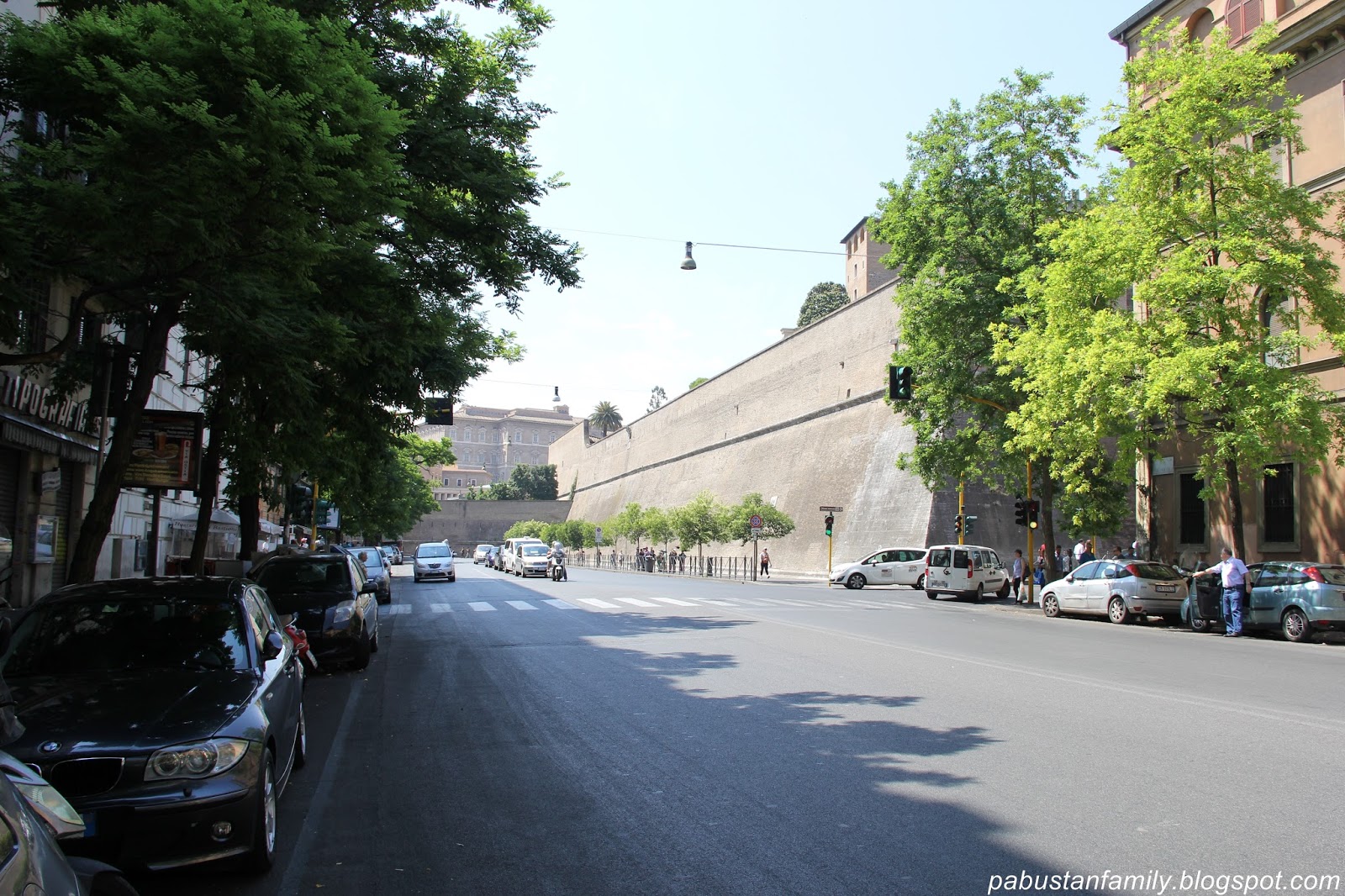 Family Travelogue: ROME. ITALY walking to St Peter's Basilica on Via ...