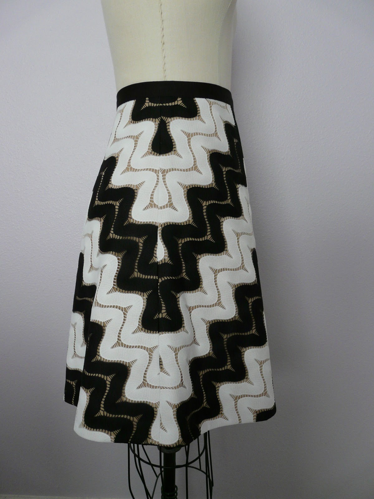 Amanda's Adventures in Sewing: Simplicity 2314 - Black & white bias ...