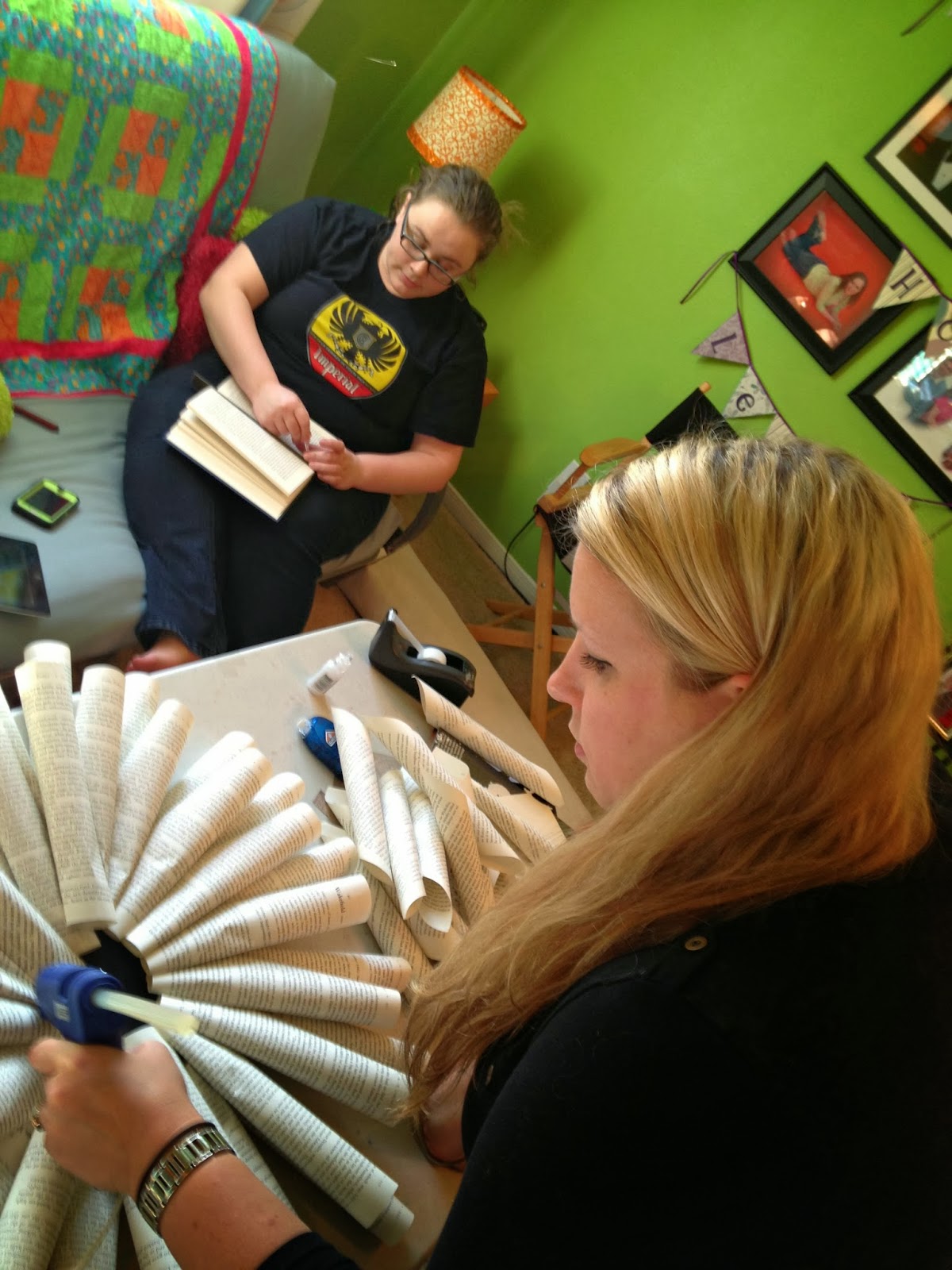 Crafty in Crosby: Halloween Paper Wreath