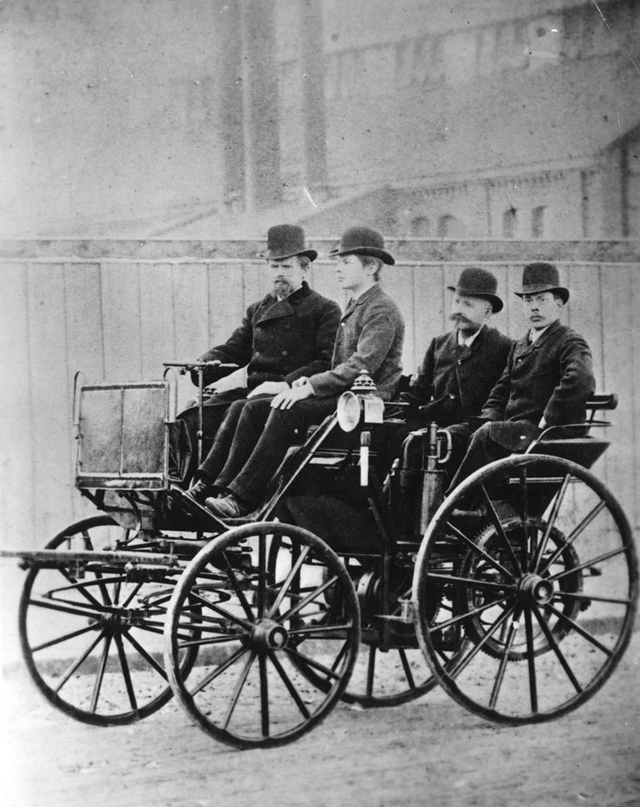 Early Automobiles – 26 Historic Vintage Photos Captured People Driving ...