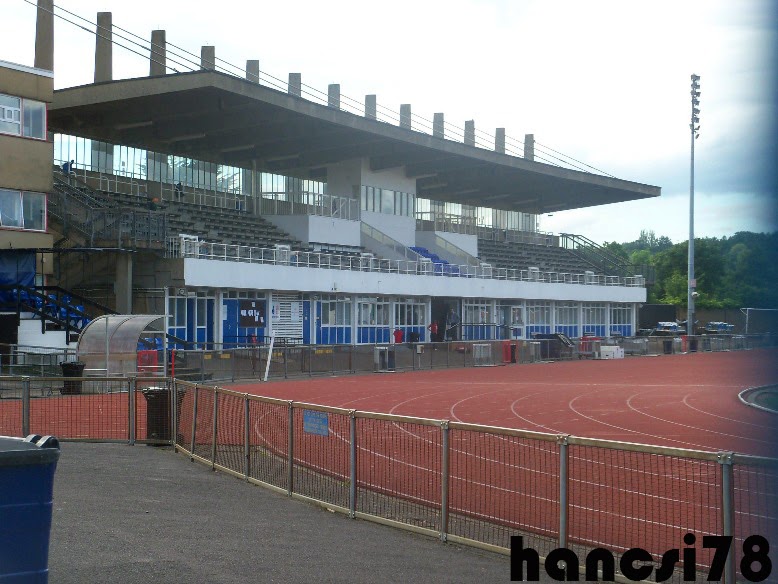 Hancsi78 - Groundhopper & Collector: Barnet Copthall Stadion