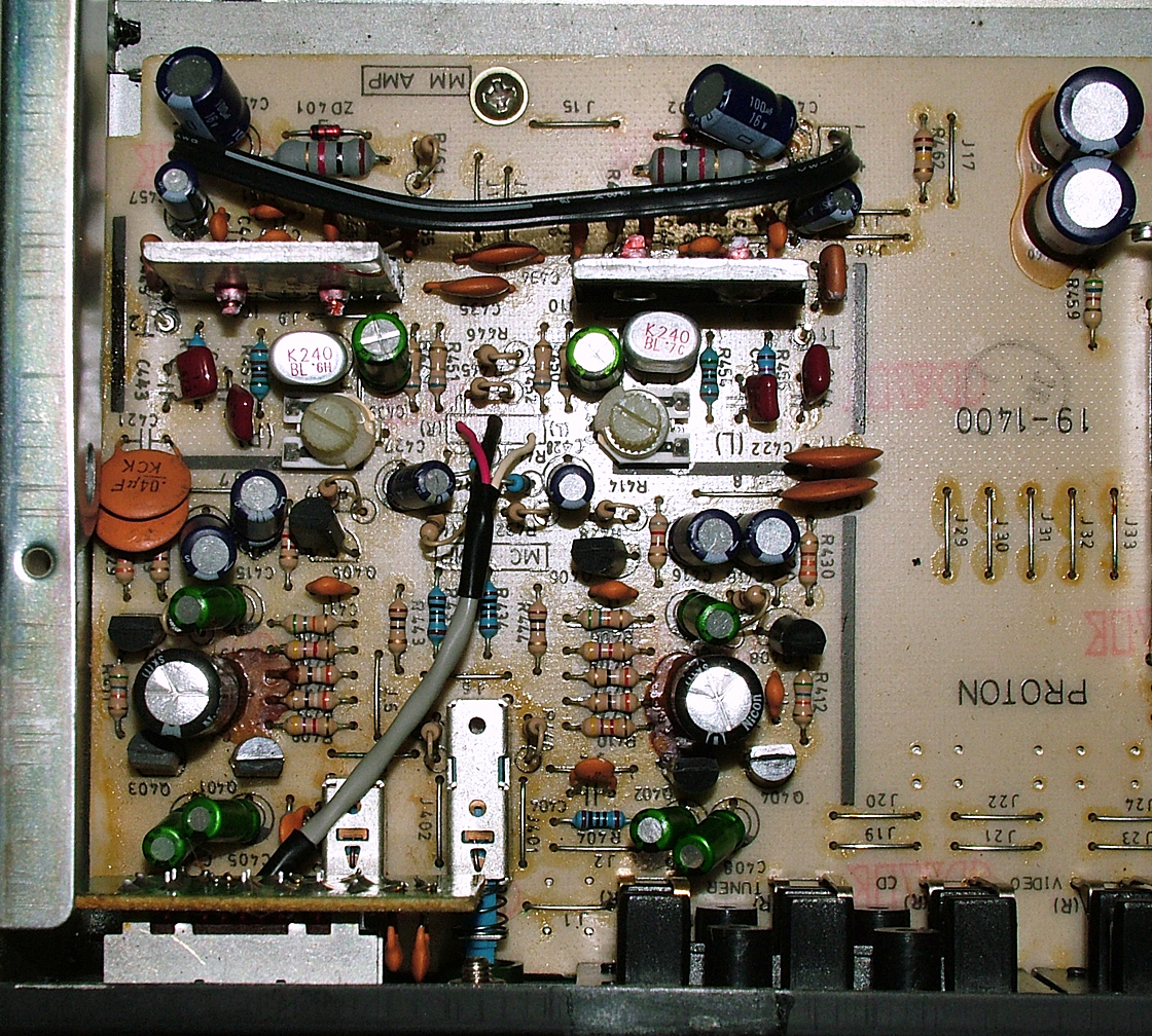 The Robb Collections: Scored a PROTON 1100 stereo preamplifier at last!