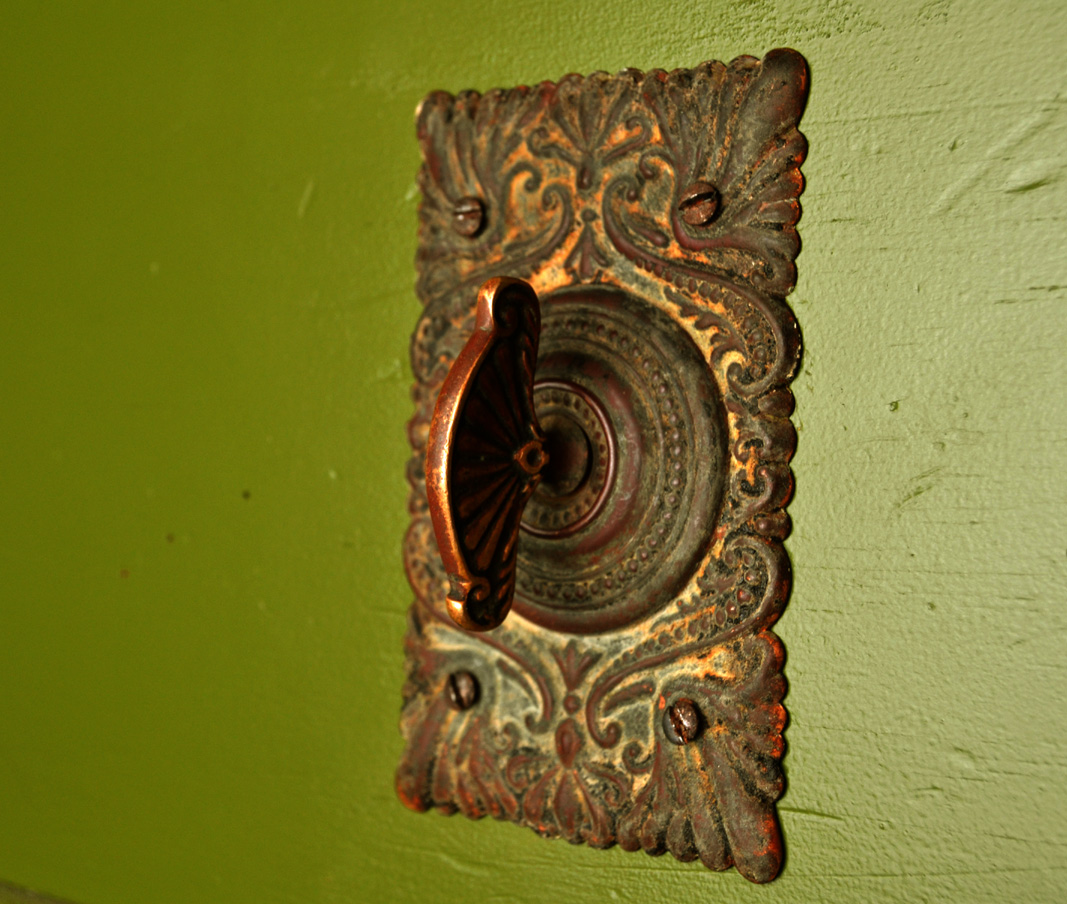 Saturdays Vintage Finds: Victorian Antique Door Bell Ringer