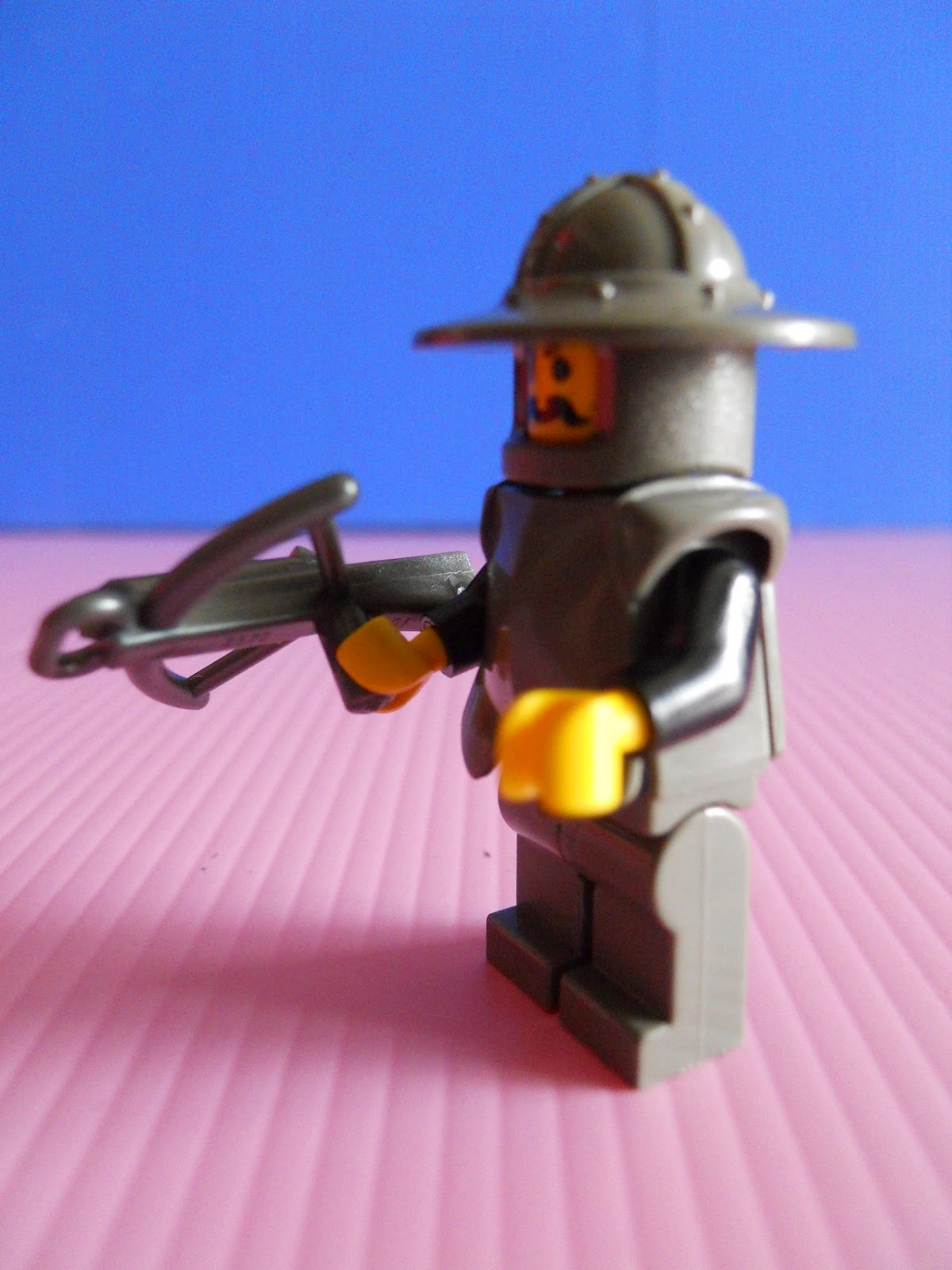Dexters Diecasts (DexDC): LEGO Minifigure ~ Medieval Soldier with iron ...