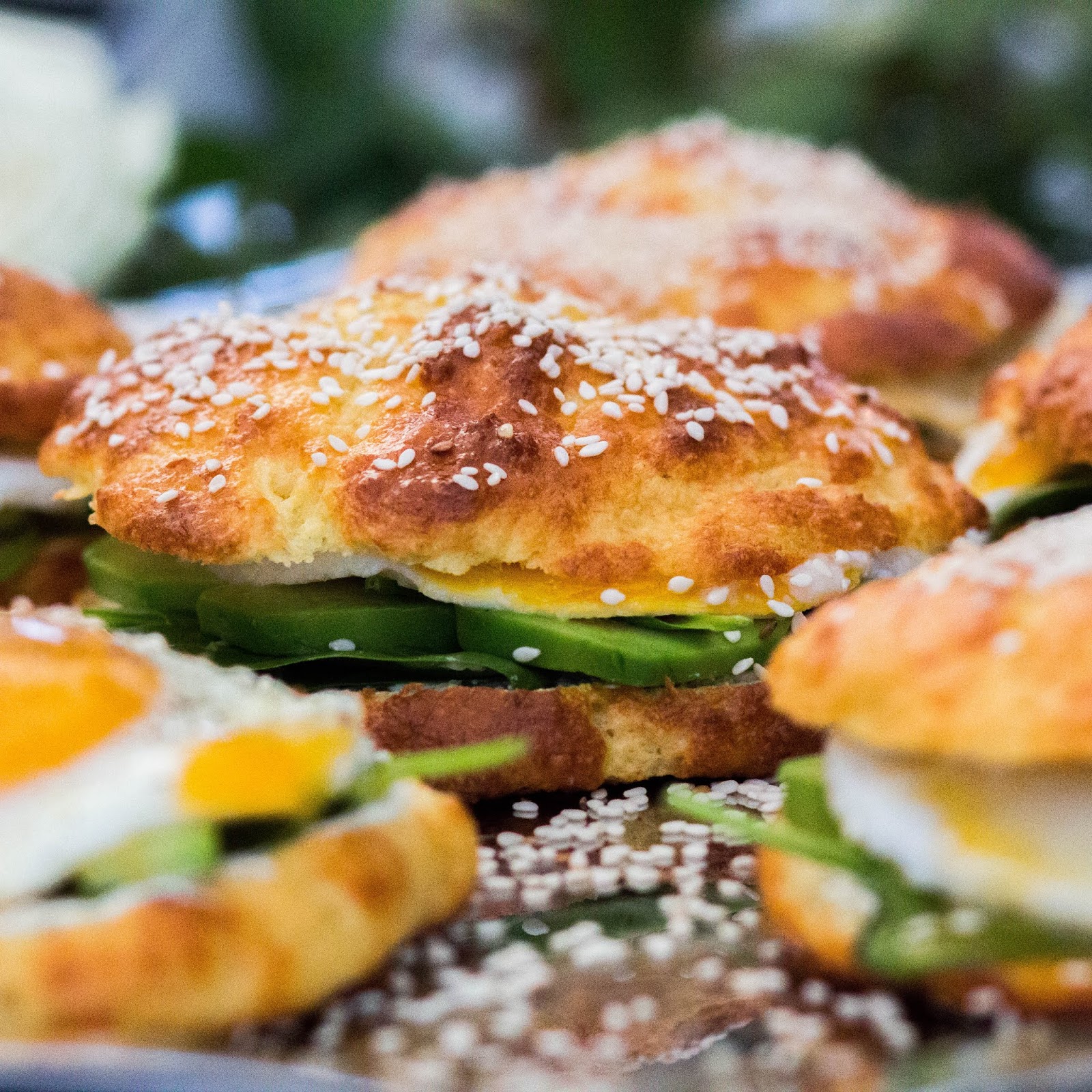 Karppaajan pinaatti-avokado-kananmuna-hampurilainen - Kutsu vapauteen