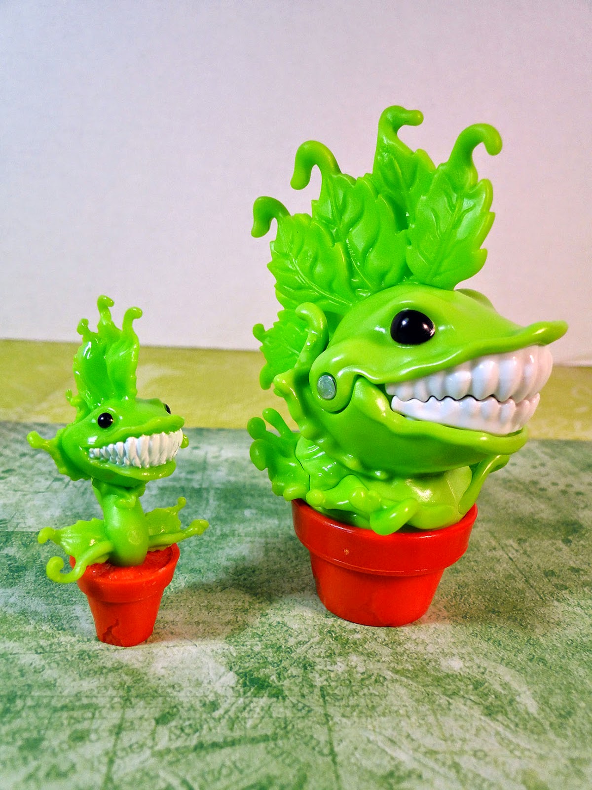 The Doll Garden: Monster High - Secret Creepers Critters Chewlian Review