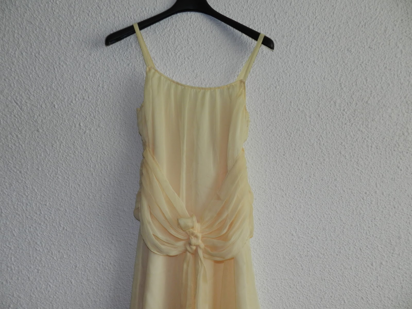 Lady M Vintages: ROCHIE ELEGANTA DIN VOAL GALBEN PAI