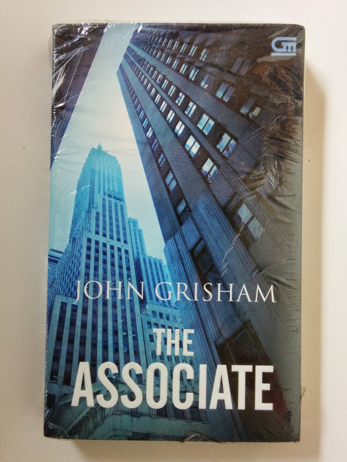 Jual Novel: The Associate (John Grisham) | Aksiku Toko Buku Bekas Online