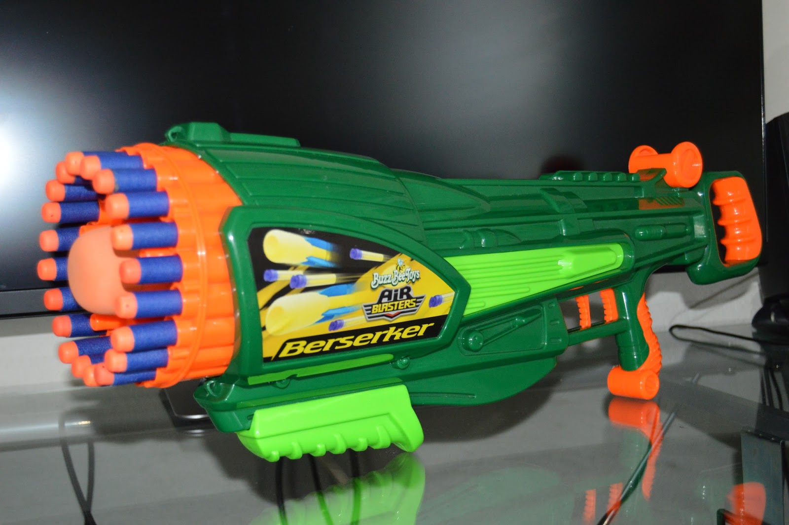 StudioYale: Buzz Bee Berserker Review (6/10)