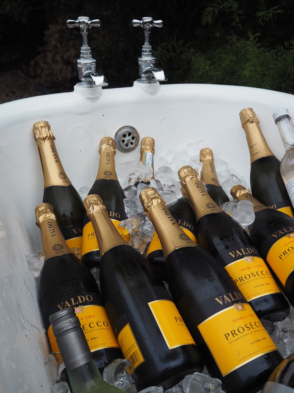 Our Housewarming Party {Pizzas, prosecco, fire pits and a rolltop bath ...